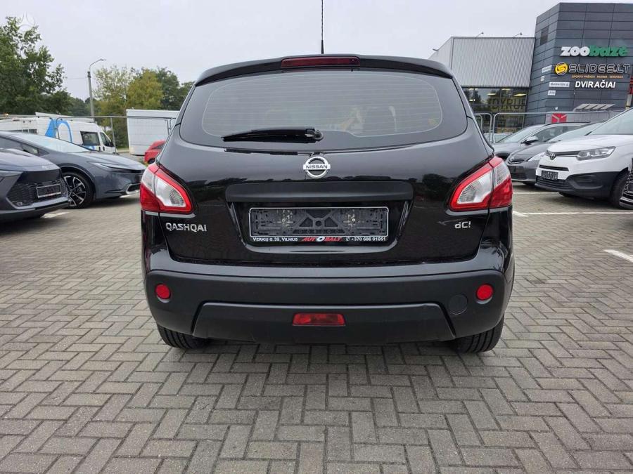 Black Nissan Qashqai 2014 in Vilnius, with an engine capacity of 2.00 L and mileage of 170 thousand km for 7500 €, photo 7 on AUTOMOTO.COM.LV