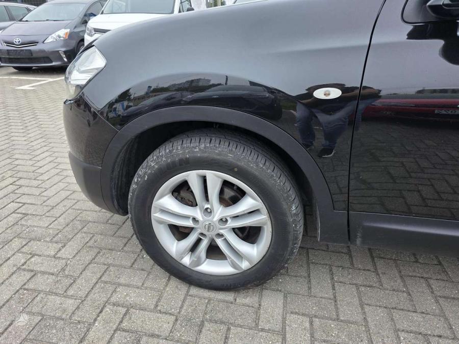 Black Nissan Qashqai 2014 in Vilnius, with an engine capacity of 2.00 L and mileage of 170 thousand km for 7500 €, photo 8 on AUTOMOTO.COM.LV
