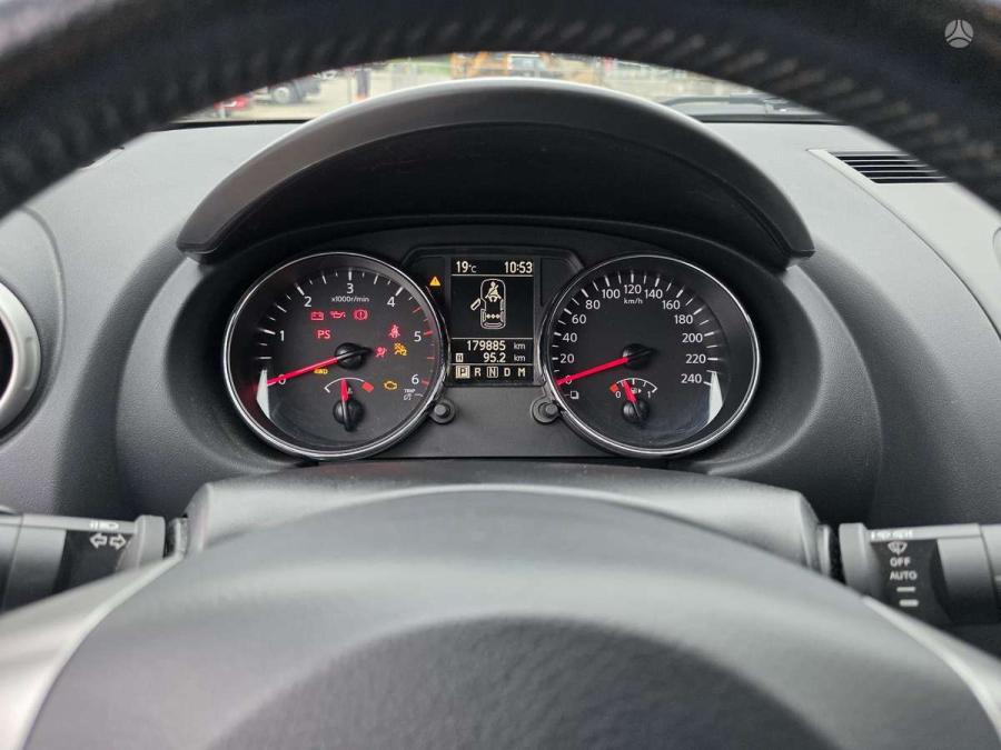 Black Nissan Qashqai 2014 in Vilnius, with an engine capacity of 2.00 L and mileage of 170 thousand km for 7500 €, photo 15 on AUTOMOTO.COM.LV