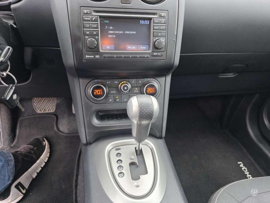 Black Nissan Qashqai 2014 in Vilnius, with an engine capacity of 2.00 L and mileage of 170 thousand km for 7500 €, photo 16 on AUTOMOTO.COM.LV