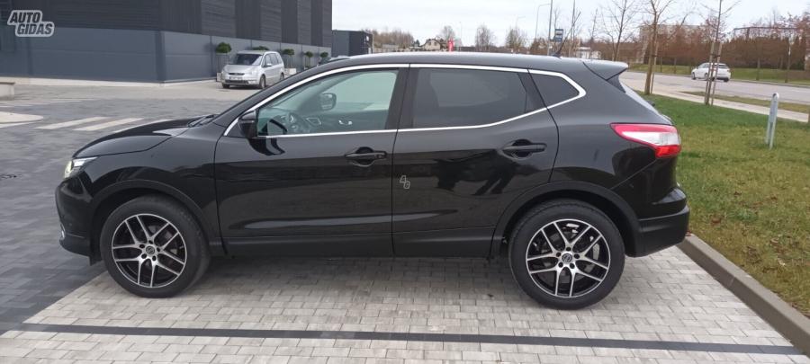 Black Nissan Qashqai 2015 in Siauliai, with an engine capacity of 1.50 L and mileage of 240 thousand km for 8950 €, photo 3 on AUTOMOTO.COM.LV