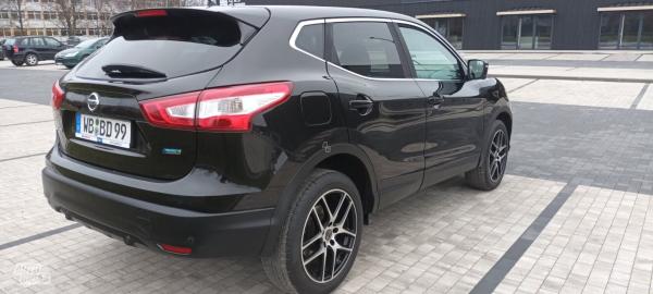 Black Nissan Qashqai 2015 in Siauliai, with an engine capacity of 1.50 L and mileage of 240 thousand km for 8950 €, photo 5 on AUTOMOTO.COM.LV