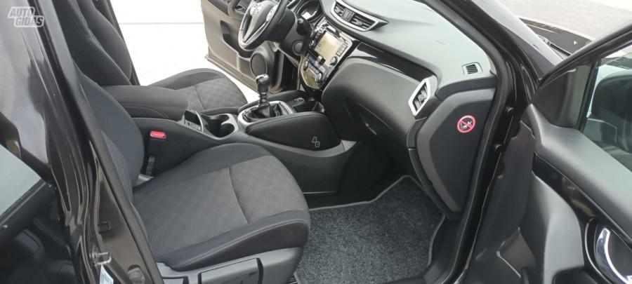 Black Nissan Qashqai 2015 in Siauliai, with an engine capacity of 1.50 L and mileage of 240 thousand km for 8950 €, photo 10 on AUTOMOTO.COM.LV