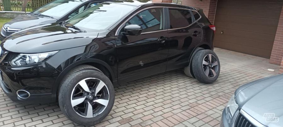 Black Nissan Qashqai 2015 in Siauliai, with an engine capacity of 1.50 L and mileage of 240 thousand km for 8950 €, photo 19 on AUTOMOTO.COM.LV