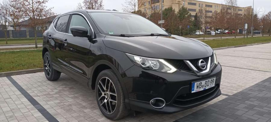 Black Nissan Qashqai 2015 in Siauliai, with an engine capacity of 1.46 L and mileage of 241 thousand km for 8950 €, photo 3 on AUTOMOTO.COM.LV
