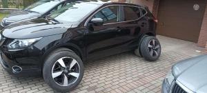 Black Nissan Qashqai 2015 in Siauliai, with an engine capacity of 1.46 L and mileage of 241 thousand km for 8950 €, photo 6 on AUTOMOTO.COM.LV