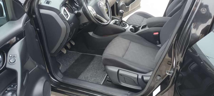 Black Nissan Qashqai 2015 in Siauliai, with an engine capacity of 1.46 L and mileage of 241 thousand km for 8950 €, photo 13 on AUTOMOTO.COM.LV