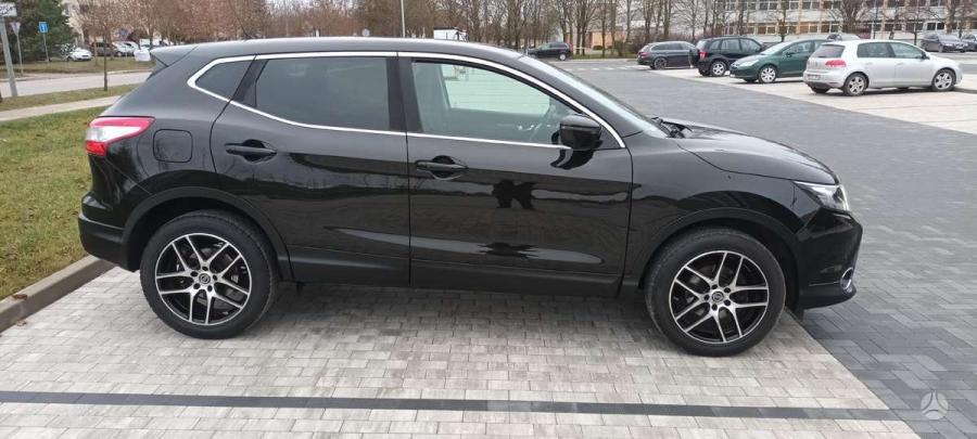 Black Nissan Qashqai 2015 in Siauliai, with an engine capacity of 1.46 L and mileage of 241 thousand km for 8950 €, photo 21 on AUTOMOTO.COM.LV