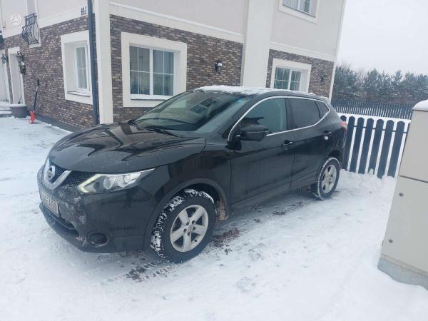 Black Nissan Qashqai 2015 in Vilnius, with an engine capacity of 1.60 L and mileage of 300 thousand km for 6700 €, photo 2 on AUTOMOTO.COM.LV