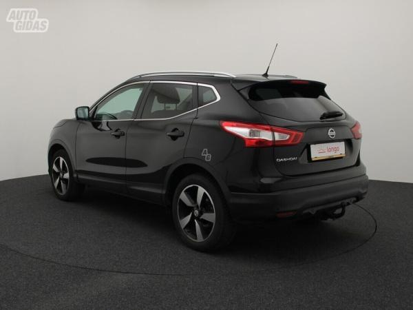 Black Nissan Qashqai 2015 in Vilnius, with an engine capacity of 1.20 L and mileage of 186 thousand km for 9099 €, photo 7 on AUTOMOTO.COM.LV