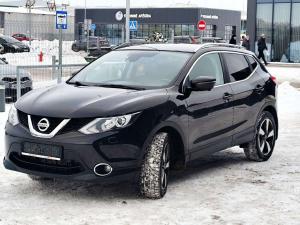 Black Nissan Qashqai 2015 in Siauliai, with an engine capacity of 1.60 L and mileage of 200 thousand km for 8950 €, photo 3 on AUTOMOTO.COM.LV