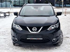 Black Nissan Qashqai 2015 in Siauliai, with an engine capacity of 1.60 L and mileage of 200 thousand km for 8950 €, photo 4 on AUTOMOTO.COM.LV