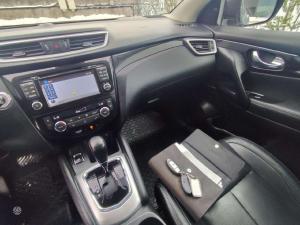 Black Nissan Qashqai 2015 in Siauliai, with an engine capacity of 1.60 L and mileage of 200 thousand km for 8950 €, photo 14 on AUTOMOTO.COM.LV