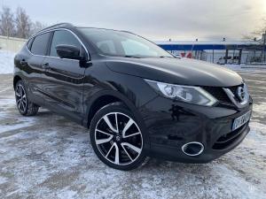 Black Nissan Qashqai 2015 in Taurage, with an engine capacity of 1.60 L and mileage of 213 thousand km for 7950 €, photo 2 on AUTOMOTO.COM.LV