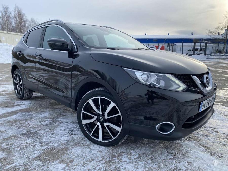 Black Nissan Qashqai 2015 in Taurage, with an engine capacity of 1.60 L and mileage of 213 thousand km for 7950 €, photo 2 on AUTOMOTO.COM.LV