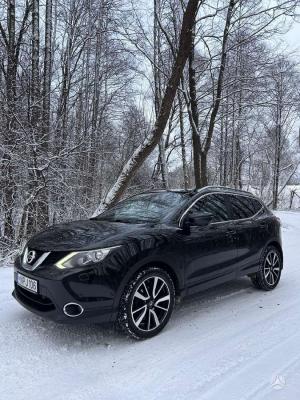 Black Nissan Qashqai 2015 in Alytus, with an engine capacity of 1.60 L and mileage of 153 thousand km for 10500 €, photo  on AUTOMOTO.COM.LV
