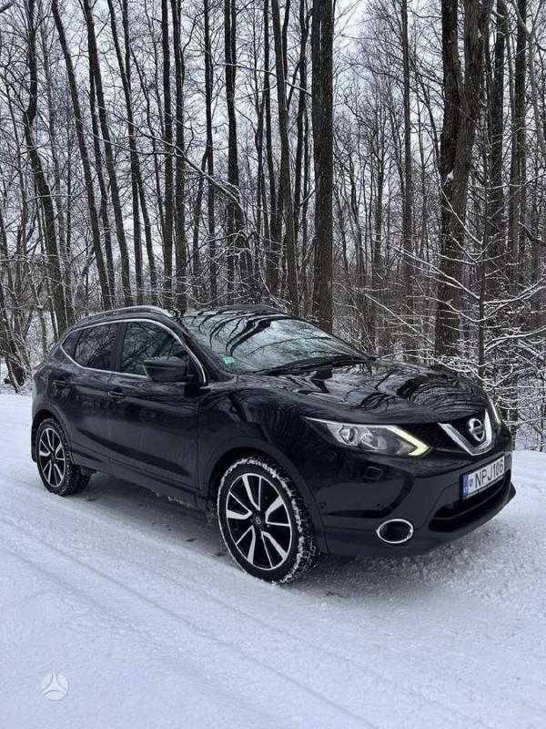 Melns Nissan Qashqai 2015 Alīta, ar dzinēja tilpumu 1.60 L un nobraukumu 153 tūkst. km par 10500 €, foto 2 vietnē AUTOMOTO.COM.LV