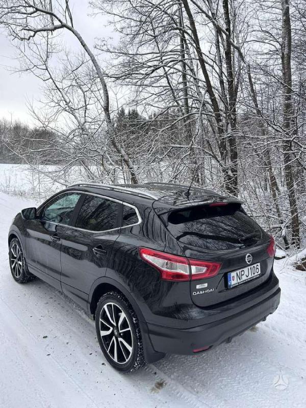 Melns Nissan Qashqai 2015 Alīta, ar dzinēja tilpumu 1.60 L un nobraukumu 153 tūkst. km par 10500 €, foto 3 vietnē AUTOMOTO.COM.LV