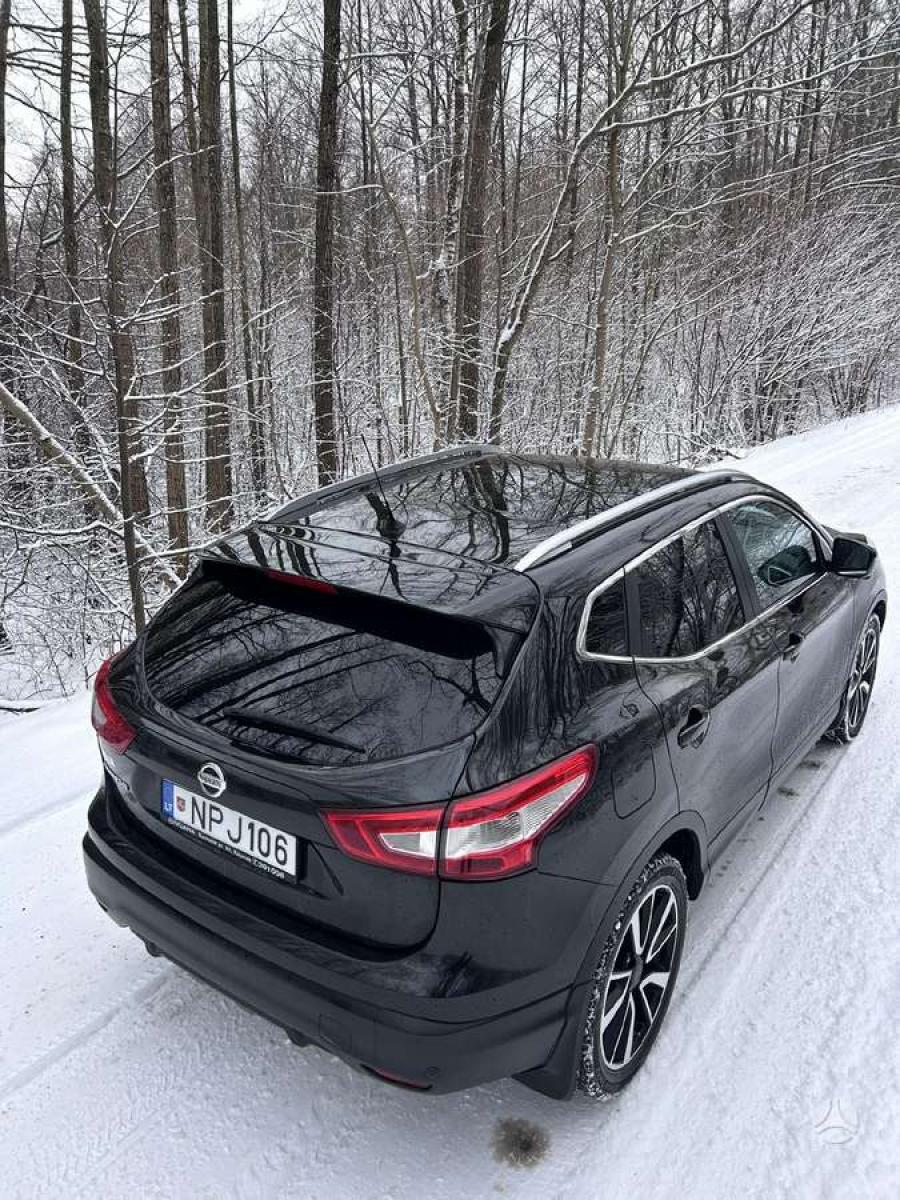 Melns Nissan Qashqai 2015 Alīta, ar dzinēja tilpumu 1.60 L un nobraukumu 153 tūkst. km par 10500 €, foto 4 vietnē AUTOMOTO.COM.LV