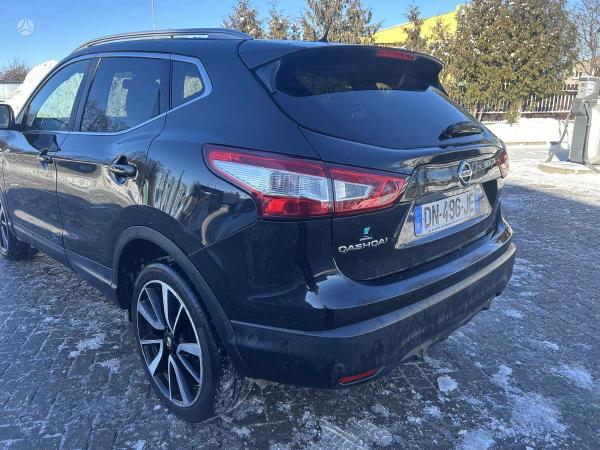 Melns Nissan Qashqai 2015 Tauragė, ar dzinēja tilpumu 1.46 L un nobraukumu 225 tūkst. km par 8300 €, foto 4 vietnē AUTOMOTO.COM.LV