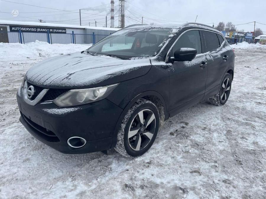 Black Nissan Qashqai 2015 in Panevezys, with an engine capacity of 1.46 L and mileage of 240 thousand km for 7000 €, photo 1 on AUTOMOTO.COM.LV