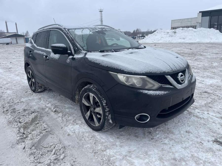 Black Nissan Qashqai 2015 in Panevezys, with an engine capacity of 1.46 L and mileage of 240 thousand km for 7000 €, photo 3 on AUTOMOTO.COM.LV