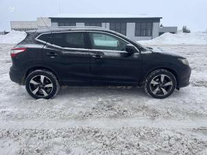 Black Nissan Qashqai 2015 in Panevezys, with an engine capacity of 1.46 L and mileage of 240 thousand km for 7000 €, photo 4 on AUTOMOTO.COM.LV