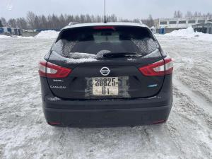 Black Nissan Qashqai 2015 in Panevezys, with an engine capacity of 1.46 L and mileage of 240 thousand km for 7000 €, photo 6 on AUTOMOTO.COM.LV