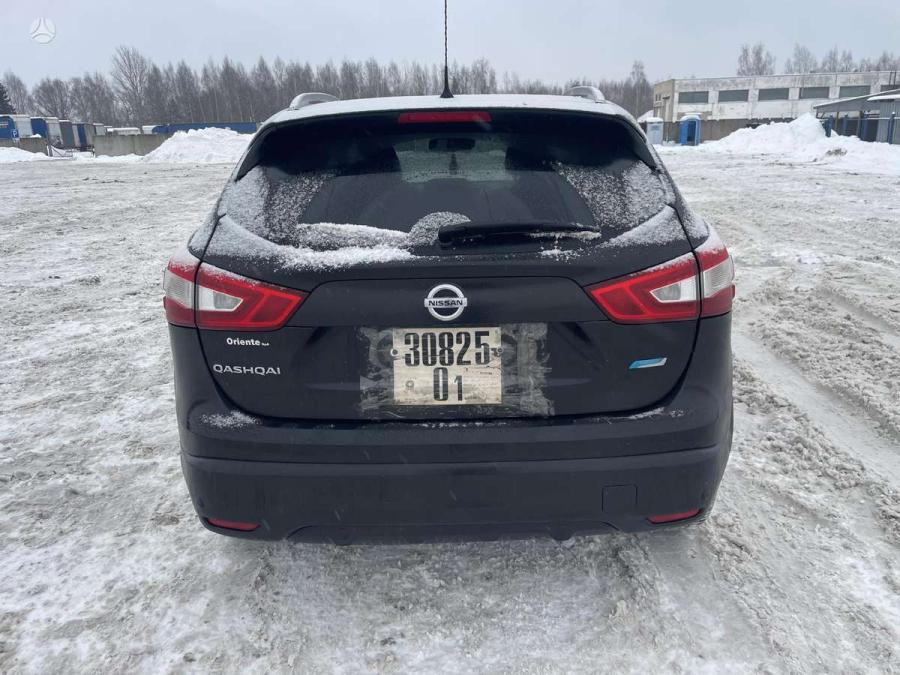 Black Nissan Qashqai 2015 in Panevezys, with an engine capacity of 1.46 L and mileage of 240 thousand km for 7000 €, photo 6 on AUTOMOTO.COM.LV