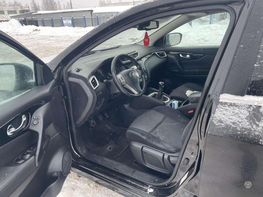 Black Nissan Qashqai 2015 in Panevezys, with an engine capacity of 1.46 L and mileage of 240 thousand km for 7000 €, photo 8 on AUTOMOTO.COM.LV