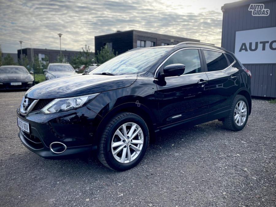 Black Nissan Qashqai 2015 in Vilnius, with an engine capacity of 1.20 L and mileage of 122 thousand km for 10999 €, photo 2 on AUTOMOTO.COM.LV