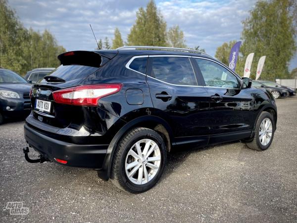 Black Nissan Qashqai 2015 in Vilnius, with an engine capacity of 1.20 L and mileage of 122 thousand km for 10999 €, photo 6 on AUTOMOTO.COM.LV