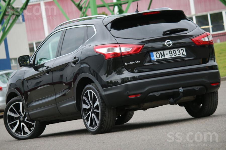 Black Nissan Qashqai 2015 in Riga, with an engine capacity of 1.60 L and mileage of 0 thousand km for 9990 €, photo 5 on AUTOMOTO.COM.LV