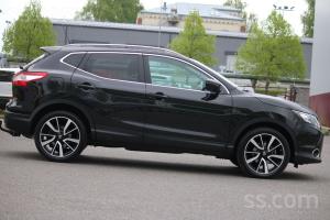Black Nissan Qashqai 2015 in Riga, with an engine capacity of 1.60 L and mileage of 0 thousand km for 9990 €, photo 7 on AUTOMOTO.COM.LV