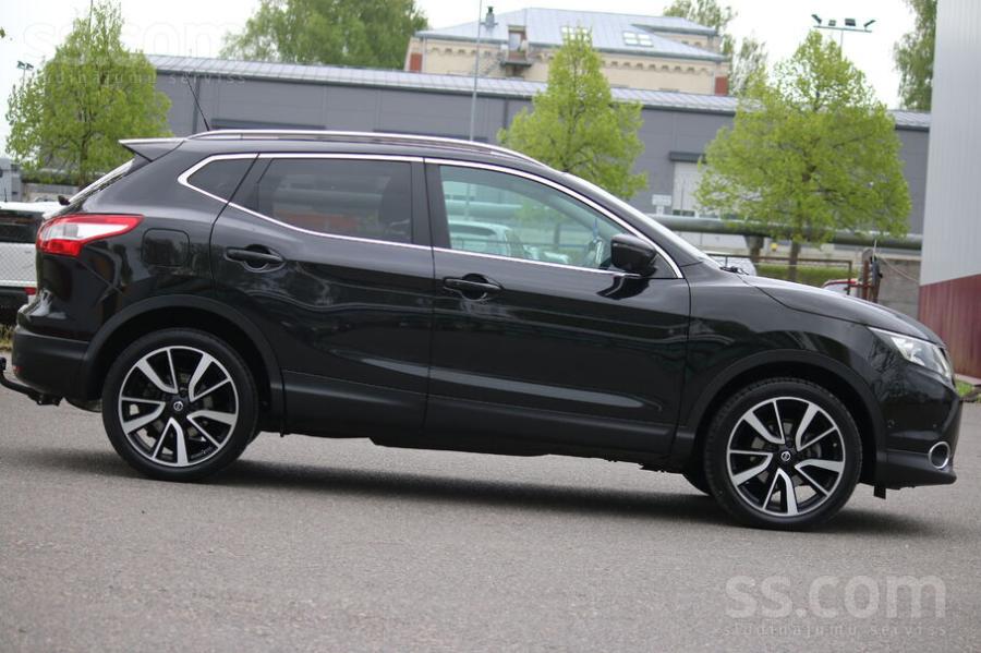 Black Nissan Qashqai 2015 in Riga, with an engine capacity of 1.60 L and mileage of 0 thousand km for 9990 €, photo 7 on AUTOMOTO.COM.LV