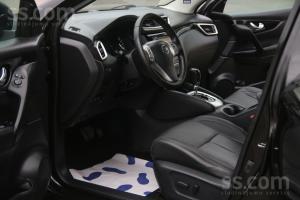 Black Nissan Qashqai 2015 in Riga, with an engine capacity of 1.60 L and mileage of 0 thousand km for 9990 €, photo 8 on AUTOMOTO.COM.LV