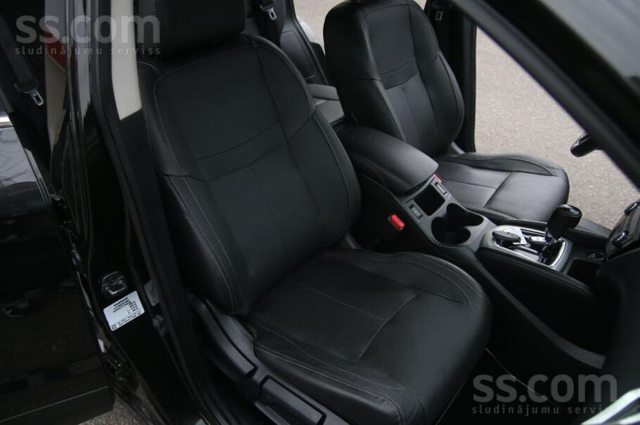 Black Nissan Qashqai 2015 in Riga, with an engine capacity of 1.60 L and mileage of 0 thousand km for 9990 €, photo 15 on AUTOMOTO.COM.LV