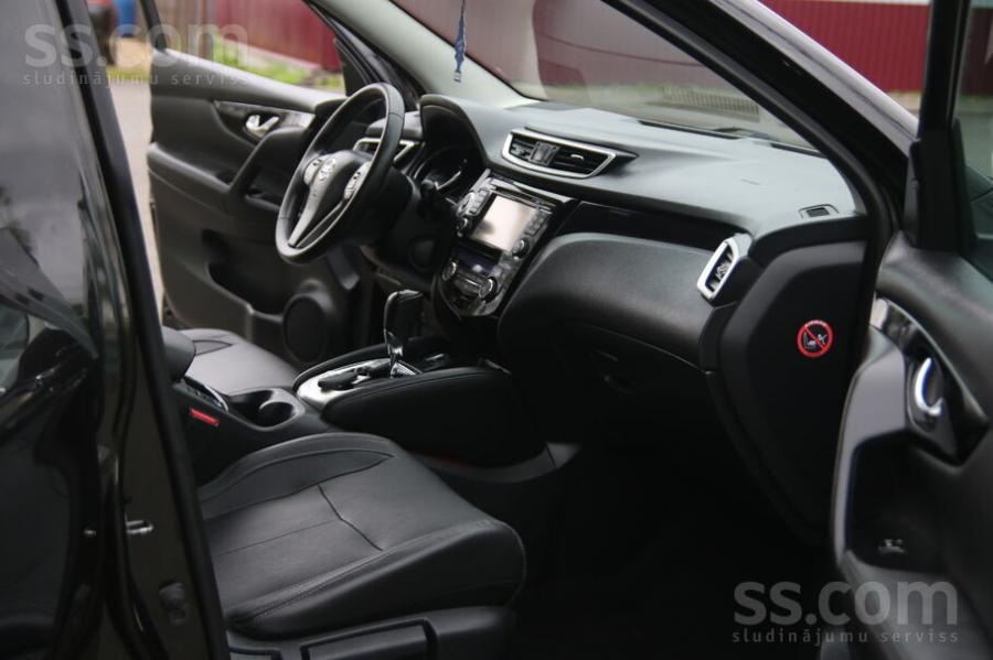Black Nissan Qashqai 2015 in Riga, with an engine capacity of 1.60 L and mileage of 0 thousand km for 9990 €, photo 16 on AUTOMOTO.COM.LV