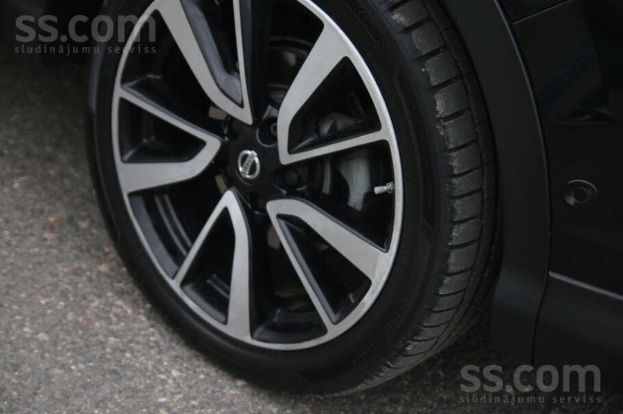 Black Nissan Qashqai 2015 in Riga, with an engine capacity of 1.60 L and mileage of 0 thousand km for 9990 €, photo 20 on AUTOMOTO.COM.LV