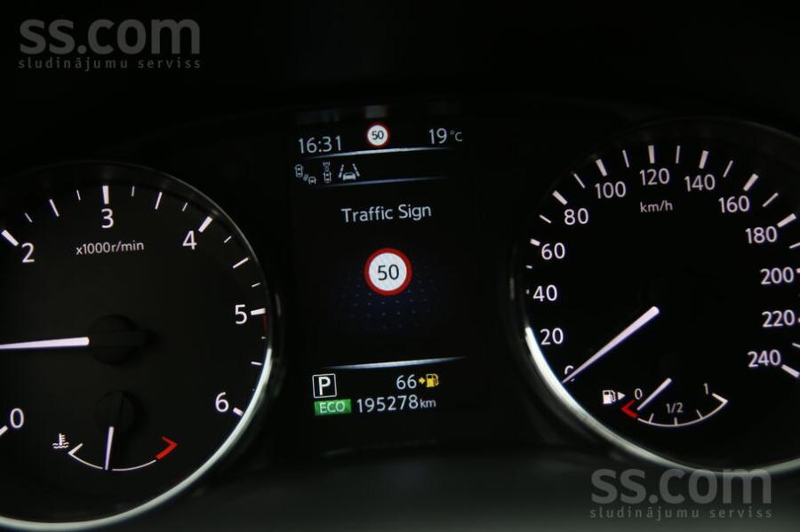 Black Nissan Qashqai 2015 in Riga, with an engine capacity of 1.60 L and mileage of 0 thousand km for 9990 €, photo 21 on AUTOMOTO.COM.LV