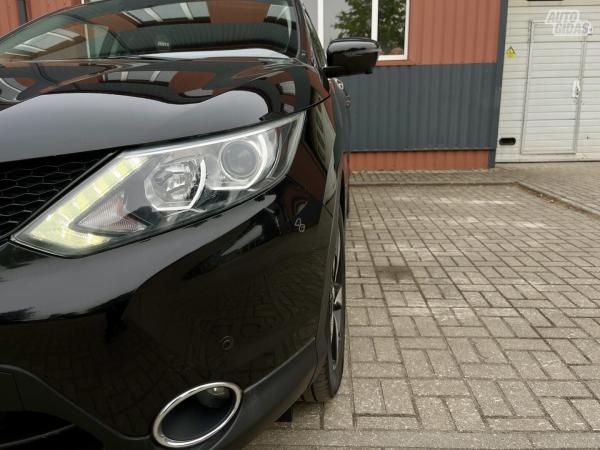 Black Nissan Qashqai 2015 in Siauliai, with an engine capacity of 1.50 L and mileage of 230 thousand km for 8950 €, photo 10 on AUTOMOTO.COM.LV