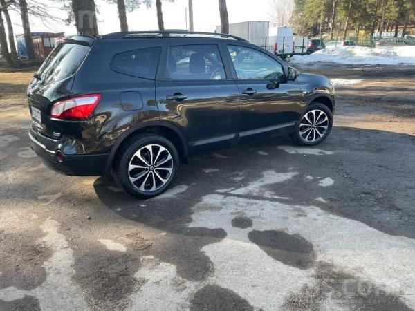 Black Nissan Qashqai 2015 in Riga, with an engine capacity of 1.60 L and mileage of 0 thousand km for 7599 €, photo 5 on AUTOMOTO.COM.LV
