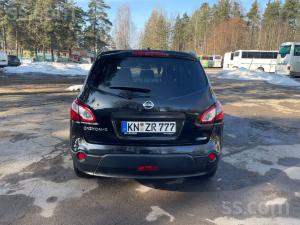 Black Nissan Qashqai 2015 in Riga, with an engine capacity of 1.60 L and mileage of 0 thousand km for 7599 €, photo 7 on AUTOMOTO.COM.LV