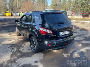 Black Nissan Qashqai 2015 in Riga, with an engine capacity of 1.60 L and mileage of 0 thousand km for 7599 €, photo 8 on AUTOMOTO.COM.LV