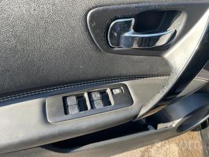 Black Nissan Qashqai 2015 in Riga, with an engine capacity of 1.60 L and mileage of 0 thousand km for 7599 €, photo 21 on AUTOMOTO.COM.LV