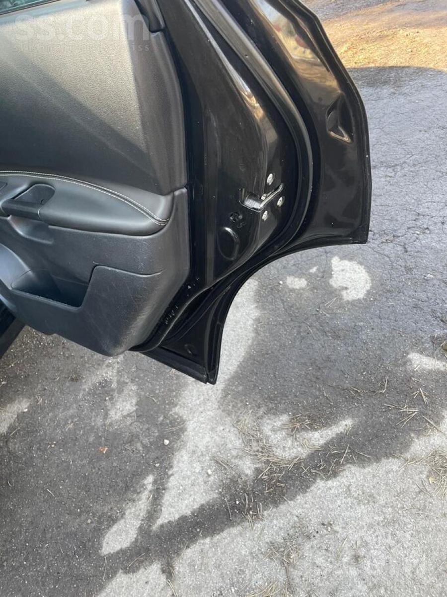 Black Nissan Qashqai 2015 in Riga, with an engine capacity of 1.60 L and mileage of 0 thousand km for 7599 €, photo 24 on AUTOMOTO.COM.LV