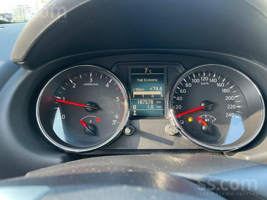 Black Nissan Qashqai 2015 in Riga, with an engine capacity of 1.60 L and mileage of 0 thousand km for 7599 €, photo 26 on AUTOMOTO.COM.LV