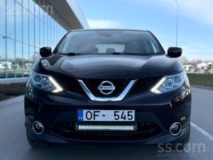 Melns Nissan Qashqai 2015 Rēzekne, ar dzinēja tilpumu 1.60 L un nobraukumu 170 tūkst. km par 9490 €, foto  vietnē AUTOMOTO.COM.LV