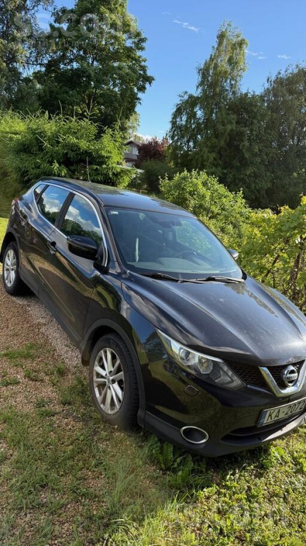 Black Nissan Qashqai 2015 in Jelgava, with an engine capacity of 1.60 L and mileage of 180 thousand km for 6400 €, photo 4 on AUTOMOTO.COM.LV