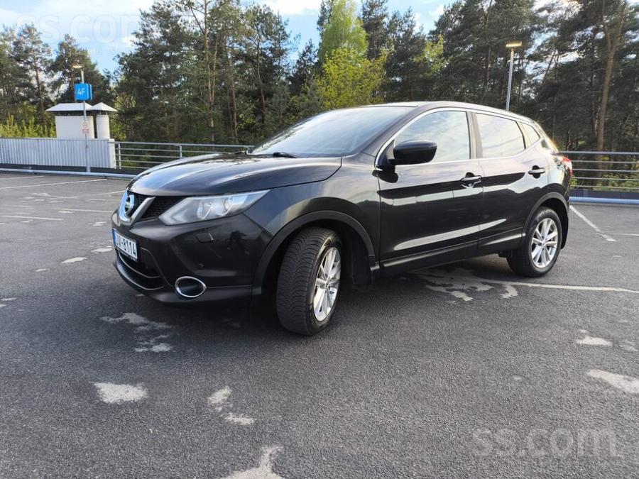 Black Nissan Qashqai 2015 in Riga, with an engine capacity of 1.50 L and mileage of 222 thousand km for 7900 €, photo 1 on AUTOMOTO.COM.LV